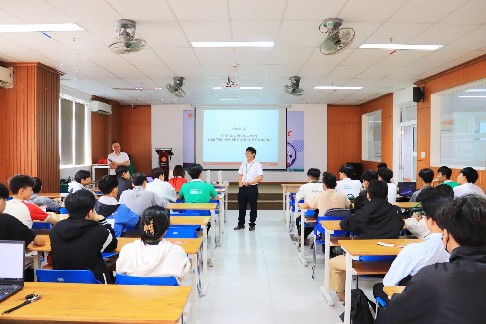 HỘI THẢO HƯỚNG NGHIỆP DÀNH CHO SINH VIÊN CNTT TẠI ĐẠI HỌC ĐÔNG Á ...